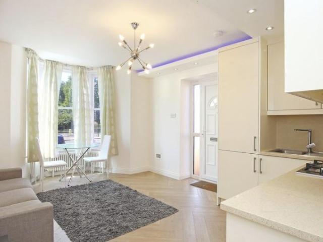 Archway Road, Archway, London N6, 2 bed flat to rent, £2,250 pcm | PrimeLocation