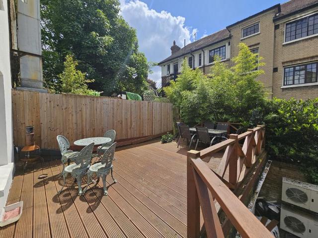Archway Road, Highgate, N6 2 bed flat to rent £2,232 pcm £515 pw