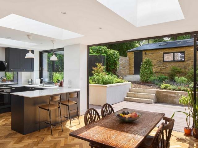 Archway Road, Highgate, N6 4 bed house to rent £5,746 pcm £1,326 pw
