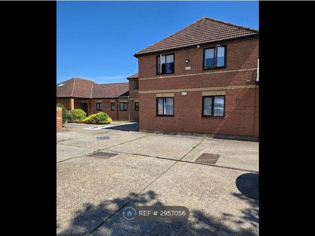 Archway, Romford RM3, 1 bed flat to rent, £1,350 pcm | PrimeLocation