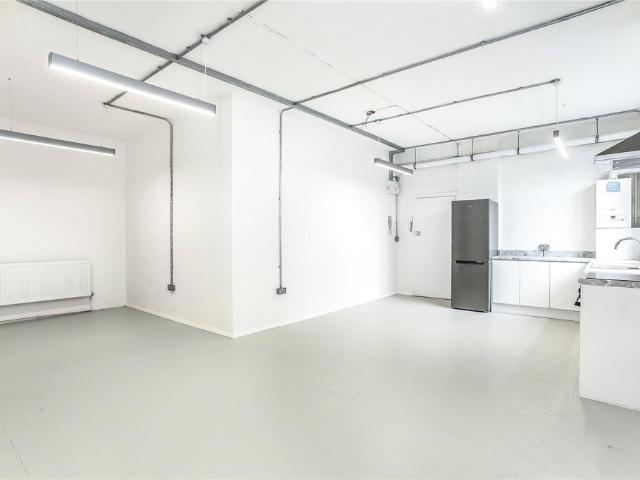 Arcola Street, London, E8 2 bed apartment to rent £2,000 pcm £462 pw