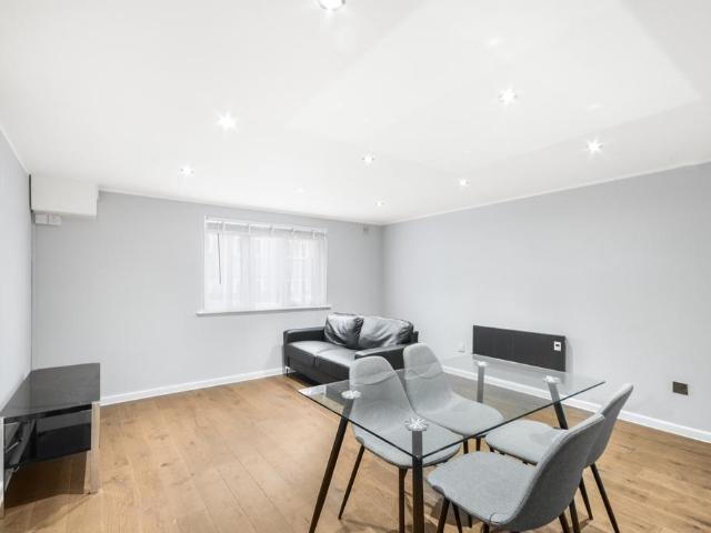 Arden Crescent, Canary Wharf, E14 9WA 1 bed apartment to rent £2,197 pcm £507 pw