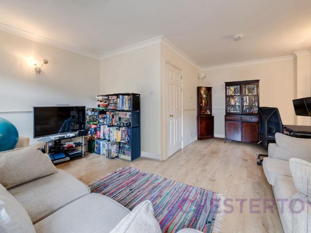 Arden Crescent, Millwall E14, 3 bed property to rent, £2,700 pcm | PrimeLocation