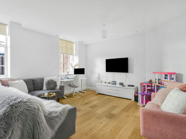 Arden Grove, Harpenden, Hertfordshire, AL5 4SJ