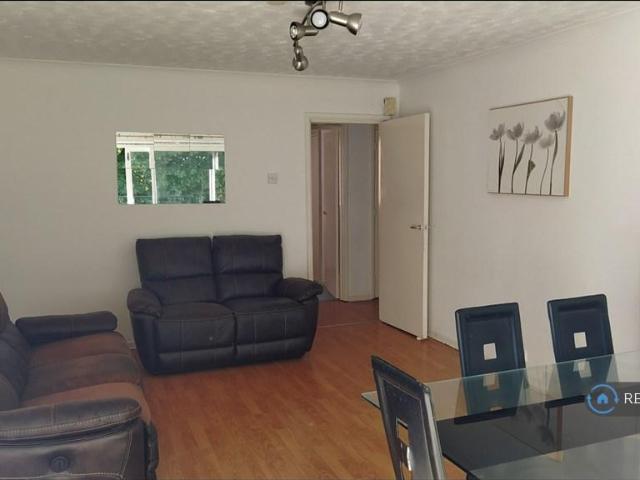 Arden Place, Luton, LU2 2 bed flat to rent £1,275 pcm £294 pw