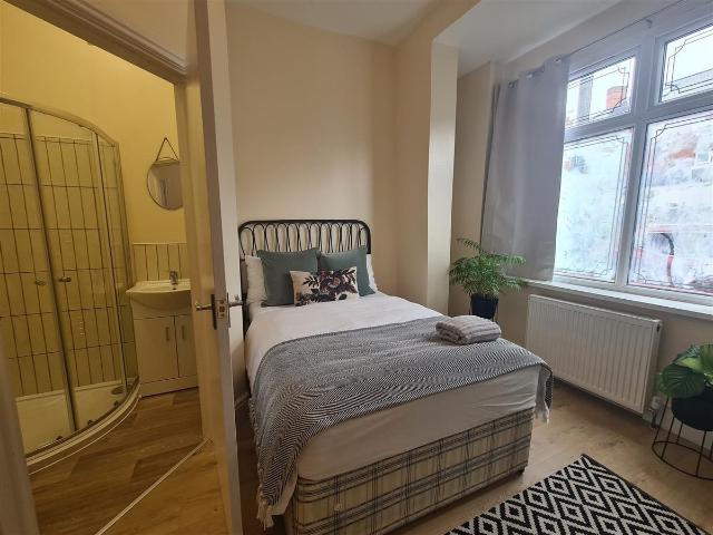 Arden Road, Smethwick, Birmingham B67, Room to rent, £575 pcm | PrimeLocation