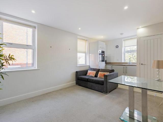Arden Street, Stratford upon Avon, CV37 1 bed flat to rent £1,050 pcm £242 pw