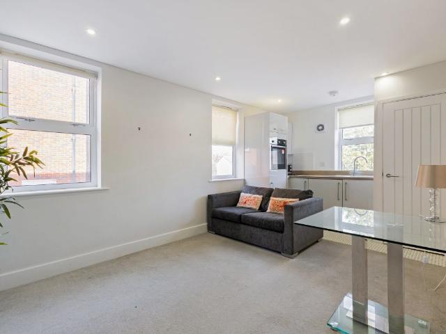 Arden Street, Stratford Upon Avon CV37, 1 bed flat to rent, £1,100 pcm | PrimeLocation