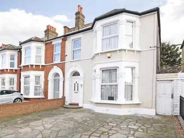 Ardgowan Road, Catford, SE6 3 bed end of terrace house to rent.