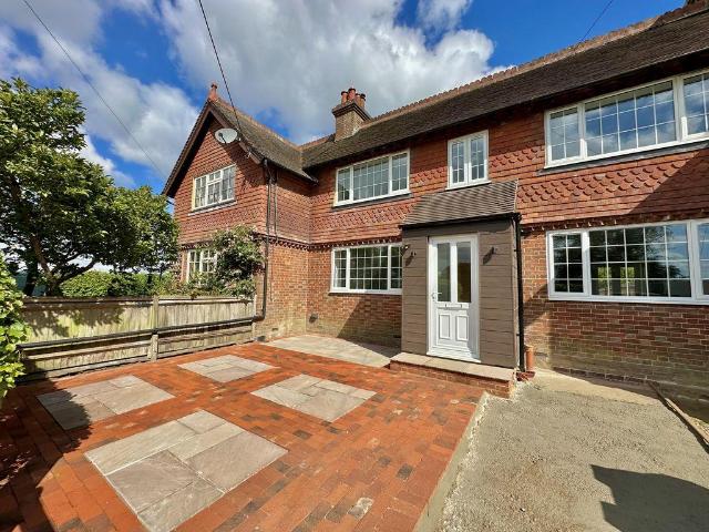 Ardingly Road, Lindfield 3 bed terraced house to rent £2,350 pcm £542 pw