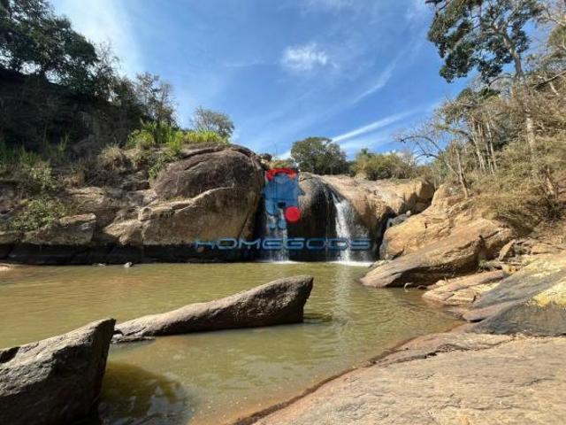 Área à venda em Bueno Brandão, Centro, com 160000 m²