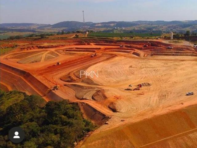 Área à venda em Vinhedo, Centro, com 1000050 m²