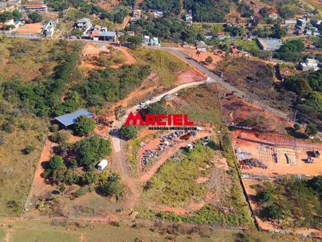 Área Ampla no Santa Cecília Localização Privilegiada e Alto Potencial de Uso