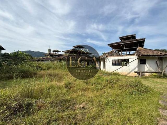 Área com 4,800m² com 07 casas a terminar Camburi SP