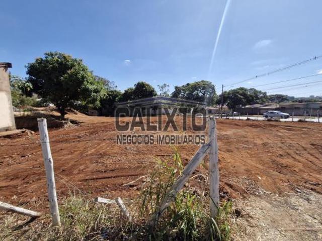 AREA COMERCIAL DE ESQUINA