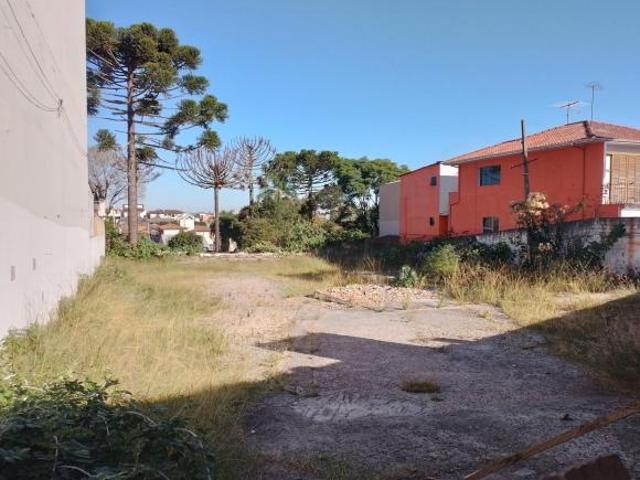 Área de terreno, à 50m, em frente ao Atacadão ASSAI, água Verde
