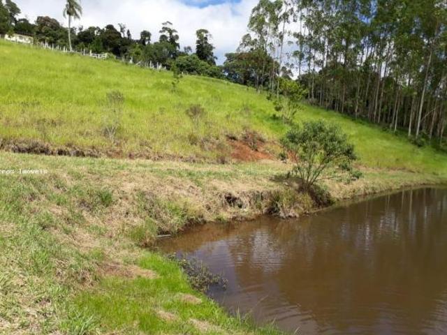 Área de 10.200m² com Lagos em Condomínio