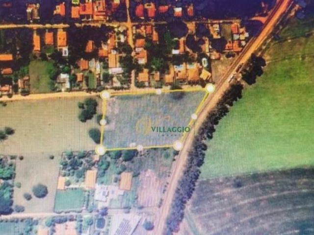 Área de 12000 m2 de esquina