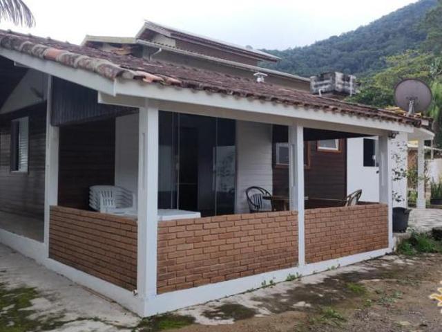 Área de 1.335,00 m², próxima a Praia da Enseada com fácil acesso pra embarcação e Jet ski, está send