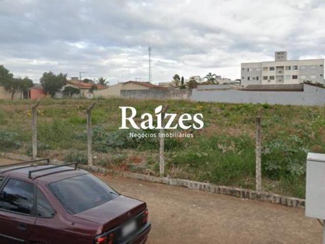 Area de 3.600 m² em Santa Mônica, Uberlândia Uso Residencial/Comercial