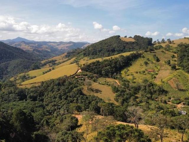Área de 50.000 m² em Camanducaia, Minas Gerais, com 2 nascentes, bacia d&apos água