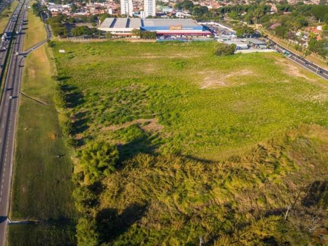 Area de 51 mil metros na beira da rodovia Dutra