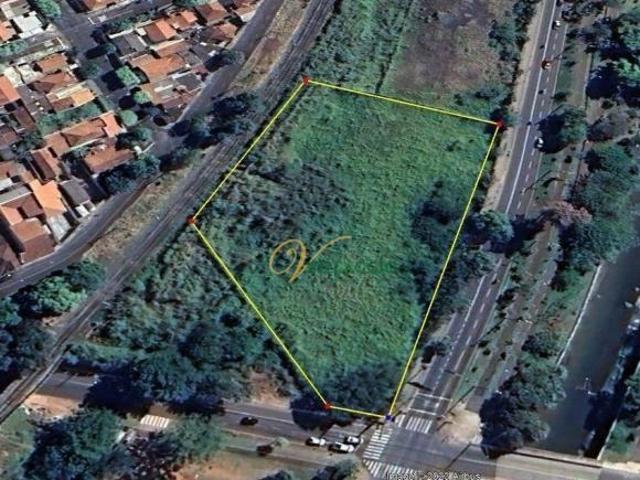 Área de 7650 m2, na Av. Philadelpho