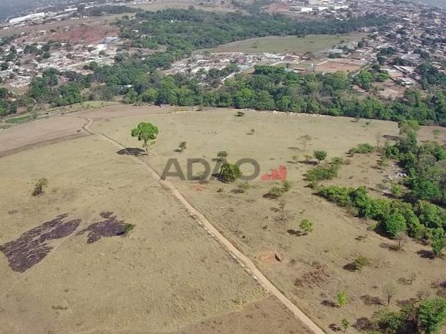 Área extensão urbana Área / Terreno à Venda, 266000.00 por R$ 65000000.00 no setor Fazenda Santo Ant