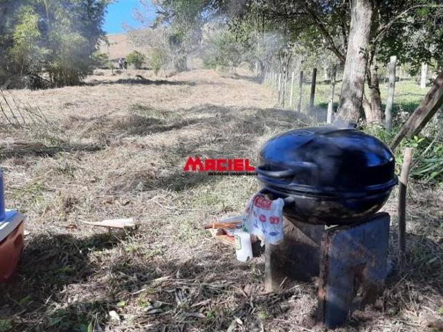 ÁREA EM PARAIBUNA, EM EXCELENTE LOCALIZAÇÃO