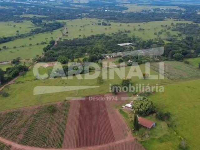 Área plana e muito bem localizada entre o Varjão e agua vermelha sentido estrada de terra rumo a San