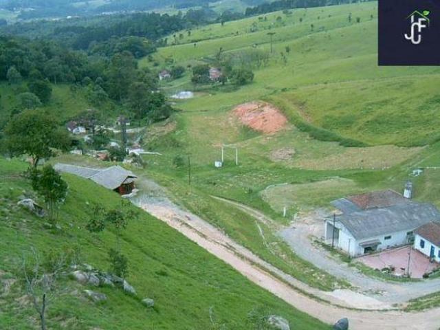 Área Premium em São Roque com Energia Eólica e Fonte de Água Mineral