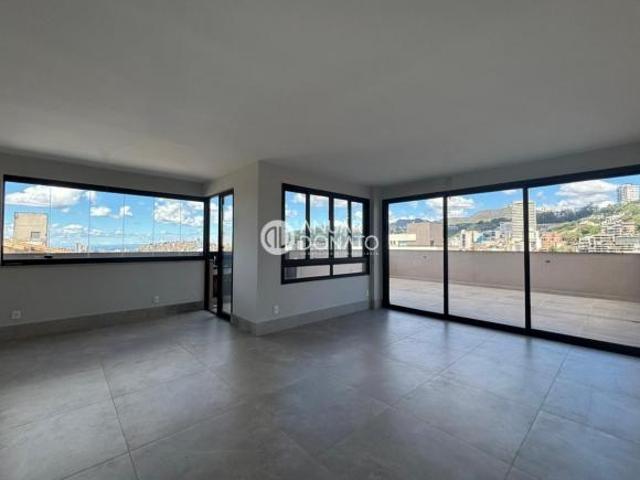 Área Privativa 225m² 4 Quartos Vista 180° no Santa Lúcia