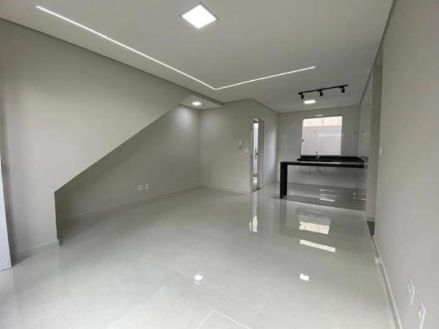 ÁREA PRIVATIVA | 3 QUARTOS | 01 BANHEIRO | 1 VAGA BAIRRO NACIONAL