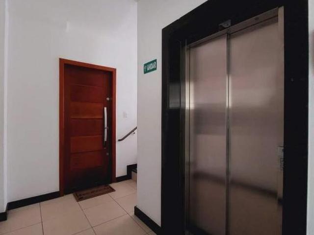 Área privativa, 3 quartos com suíte e 4 vagas de garagem e elevador