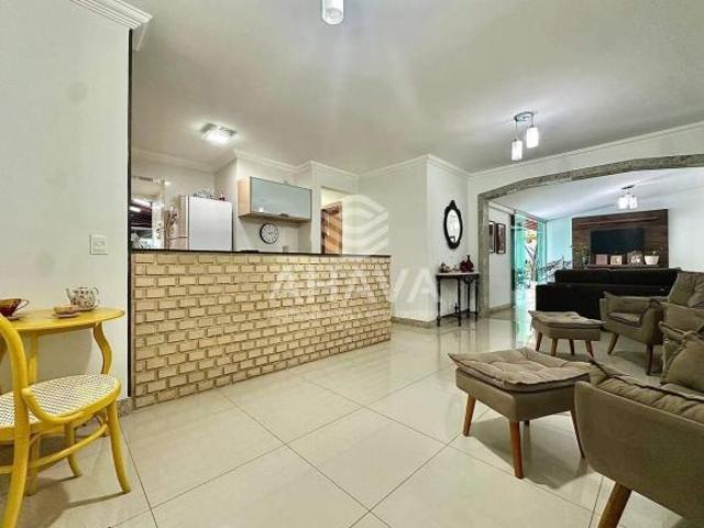 Área Privativa com 3 Quartos sendo 1 Suíte à Venda, 321m², Jaraguá, próximo à Rua Izabel Bueno