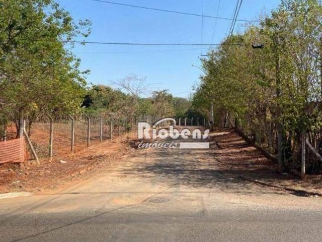 ÁREA RESIDENCIAL E COMERCIAL CERCADO DE BAIRROS URBANIZADOS