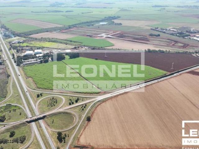 Área / Terreno Empresarial e Industrial à Venda