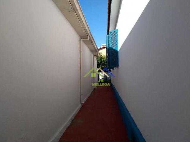 AREA TOTAL DO TERRENO COM 980 M², composto de 02 Residências e Vila de pequenas casas