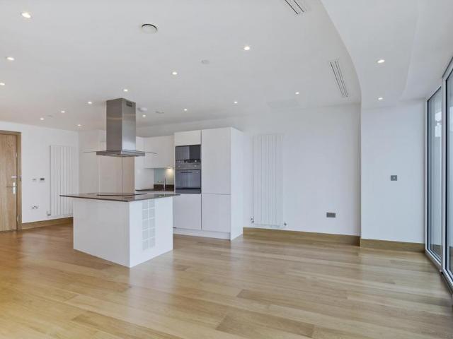 Arena Tower, 25 Crossharbour Plaza. 1 bed apartment to rent £2,700 pcm £623 pw