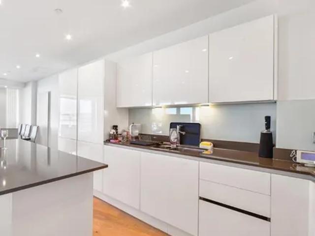 Arena Tower, 25 Crossharbour Plaza, London, E14 9SS, United Kingdom | 3 bed apartment for rent #140800786 | Rentberry