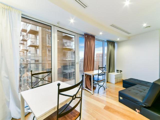 Arena Tower, 25 Crossharbour Plaza. Studio to rent £2,000 pcm £462 pw