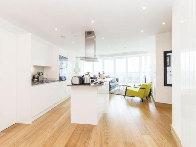 Arena Tower, Canary Wharf E14 1 bed flat to rent £2,600 pcm £600 pw