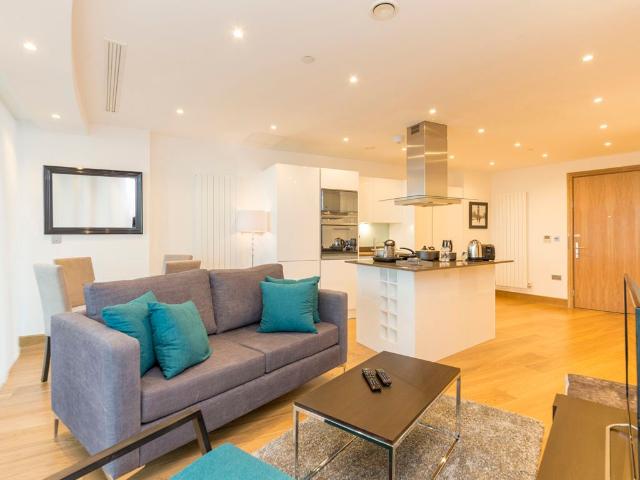 Arena Tower, Canary Wharf, London E14, 1 bed flat to rent, £2,550 pcm | PrimeLocation