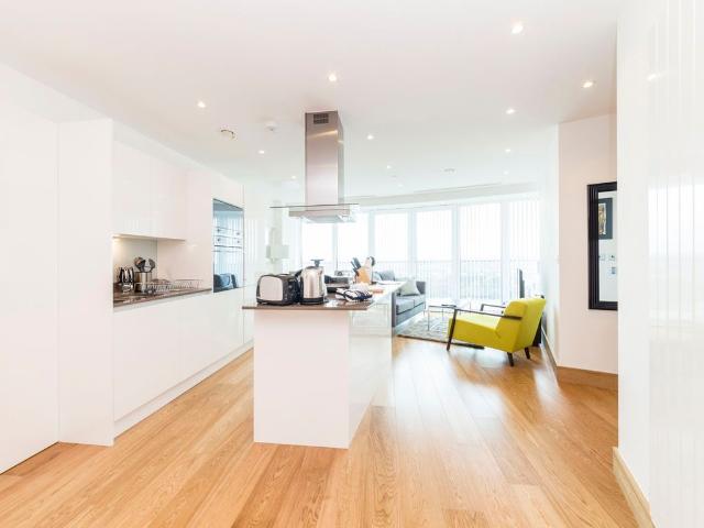 Arena Tower, Canary Wharf, London E14, 1 bed flat to rent, £2,600 pcm | PrimeLocation