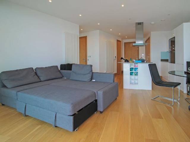 Arena Tower，Crossharbour Plaza, London. E14, 2 bed flat to rent, £3,550 pcm | PrimeLocation