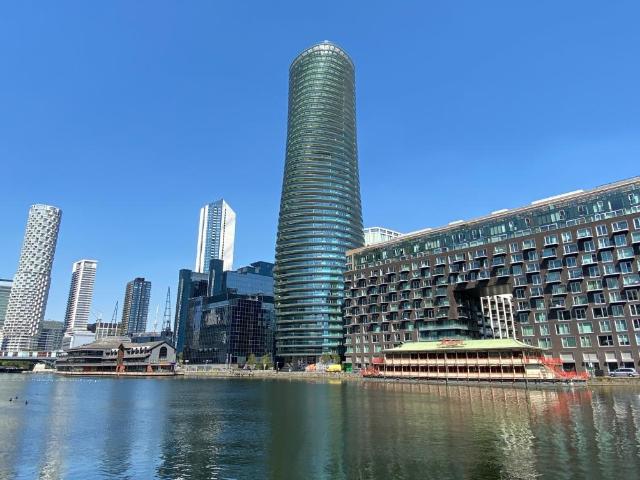 Arena Tower, Isle of Dogs, E14 2 bed apartment to rent £3,000 pcm £692 pw