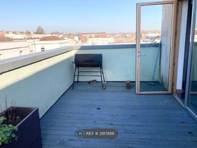 Argyle Court, Bristol BS2, 3 bed flat to rent, £2,200 pcm | PrimeLocation
