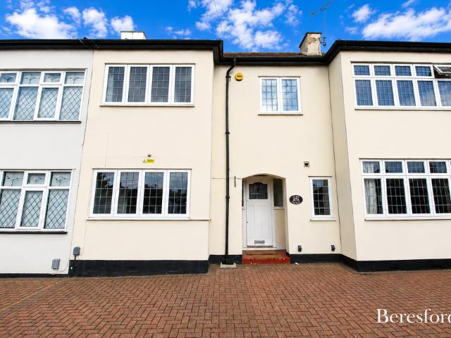 Argyle Gardens, Upminster, RM14 3 bed terraced house to rent £2,350 pcm £542 pw