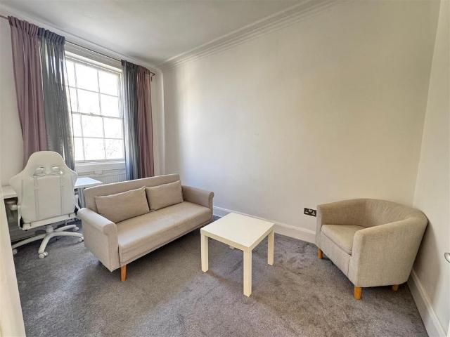 Argyle Square 1 bed flat to rent £2,000 pcm £462 pw