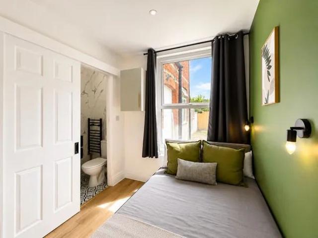 Argyle Street, Boston, Property for rent